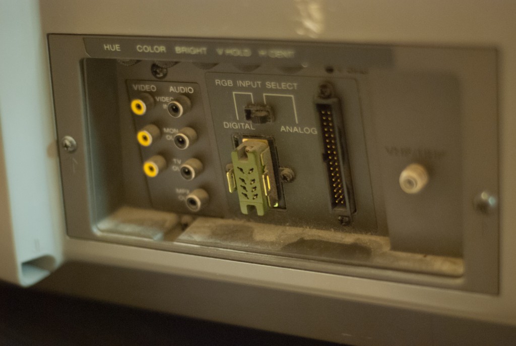 An RGB display for an Apple IIgs – Infnorm's Inftinkering